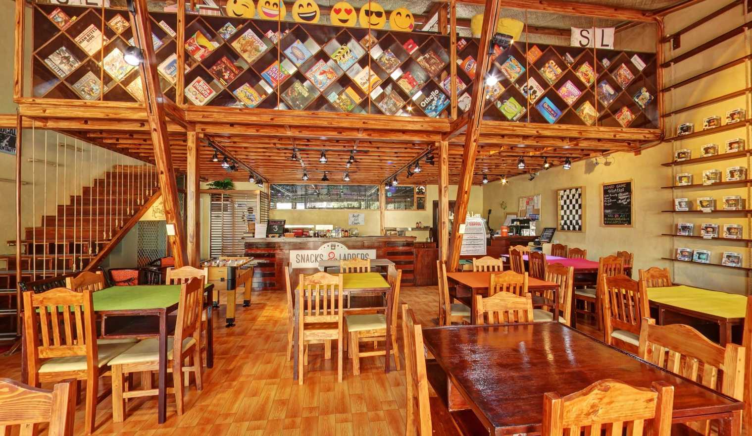 Snacks & Ladders, Manila